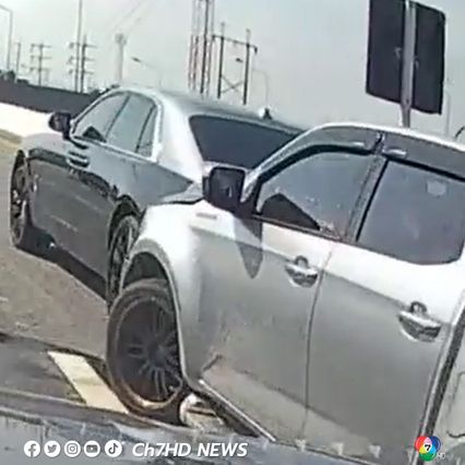 ข่าวเจ้าของ Rolls-Royce ไม่เอาเรื่องกระบะชนท้ายบนมอเตอร์เวย์